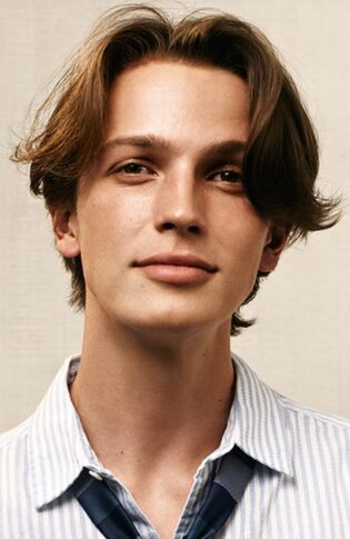 10 Coolest Curtain Haircuts for Men in 2025 - The Trend Spotter