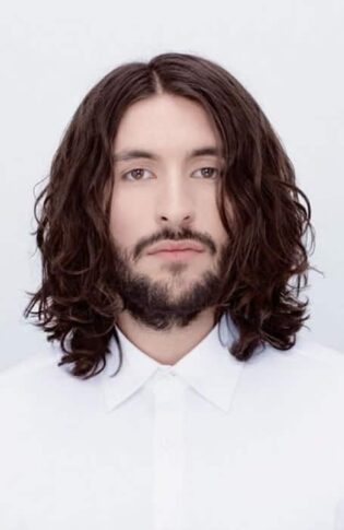 25 Stylish Middle Part Hairstyles for Men in 2024 - The Trend Spotter