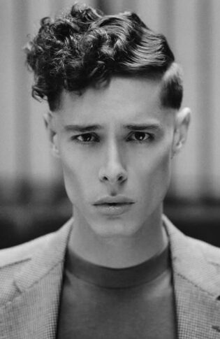 30 Best Short Curly Hairstyles & Haircuts for Men in 2025